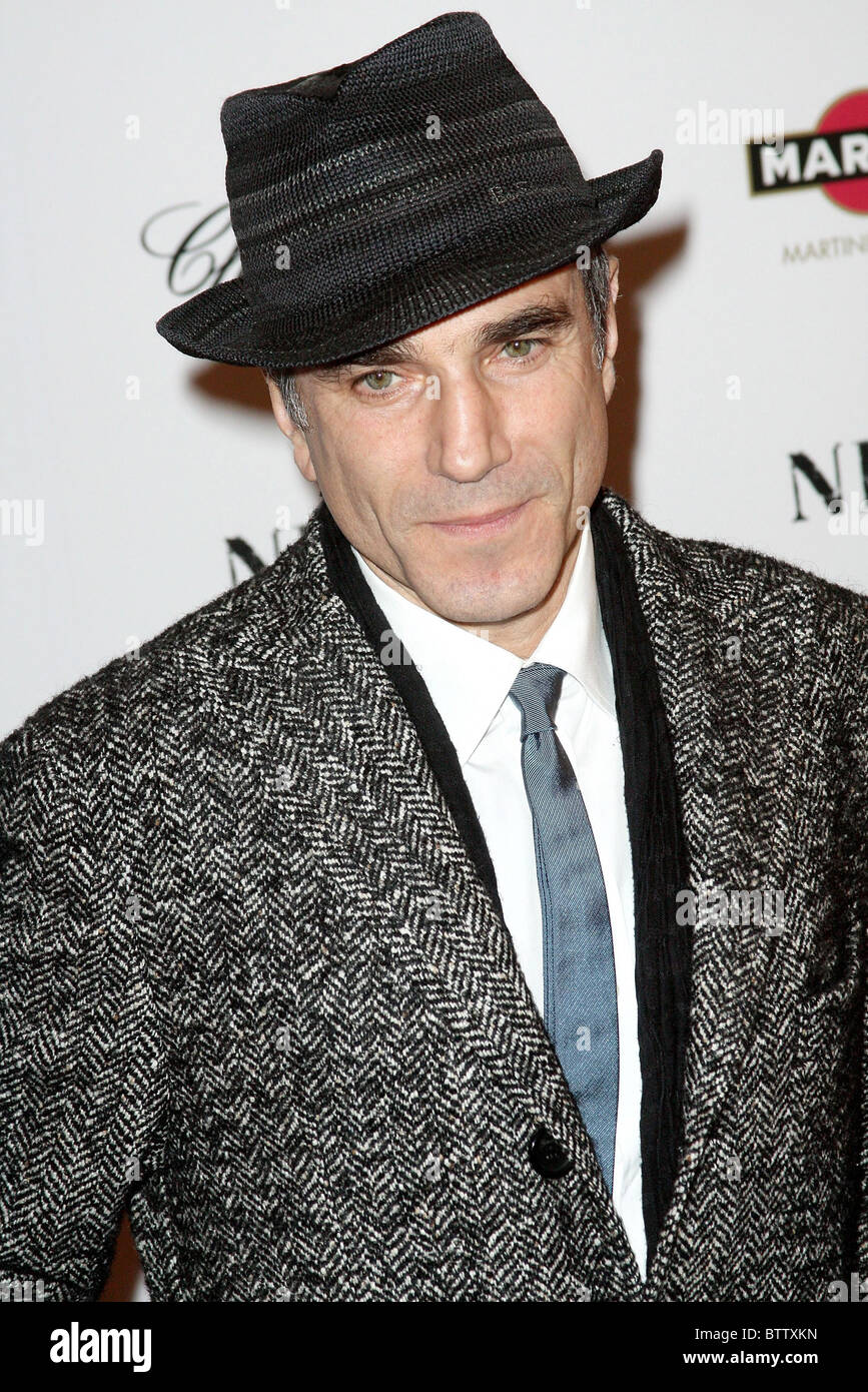 Daniel day lewis nine 2009 hi-res stock photography and images - Alamy