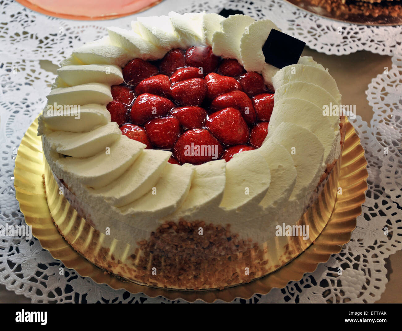 Cheesecake display hi-res stock photography and images - Alamy