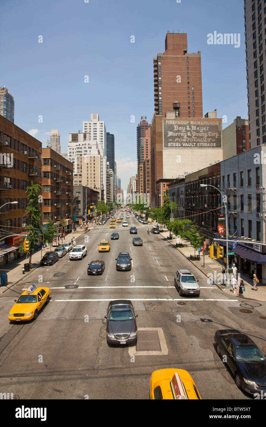 Manhattan street scenes from Roosevelt Island Aerial Tramway, New York ...