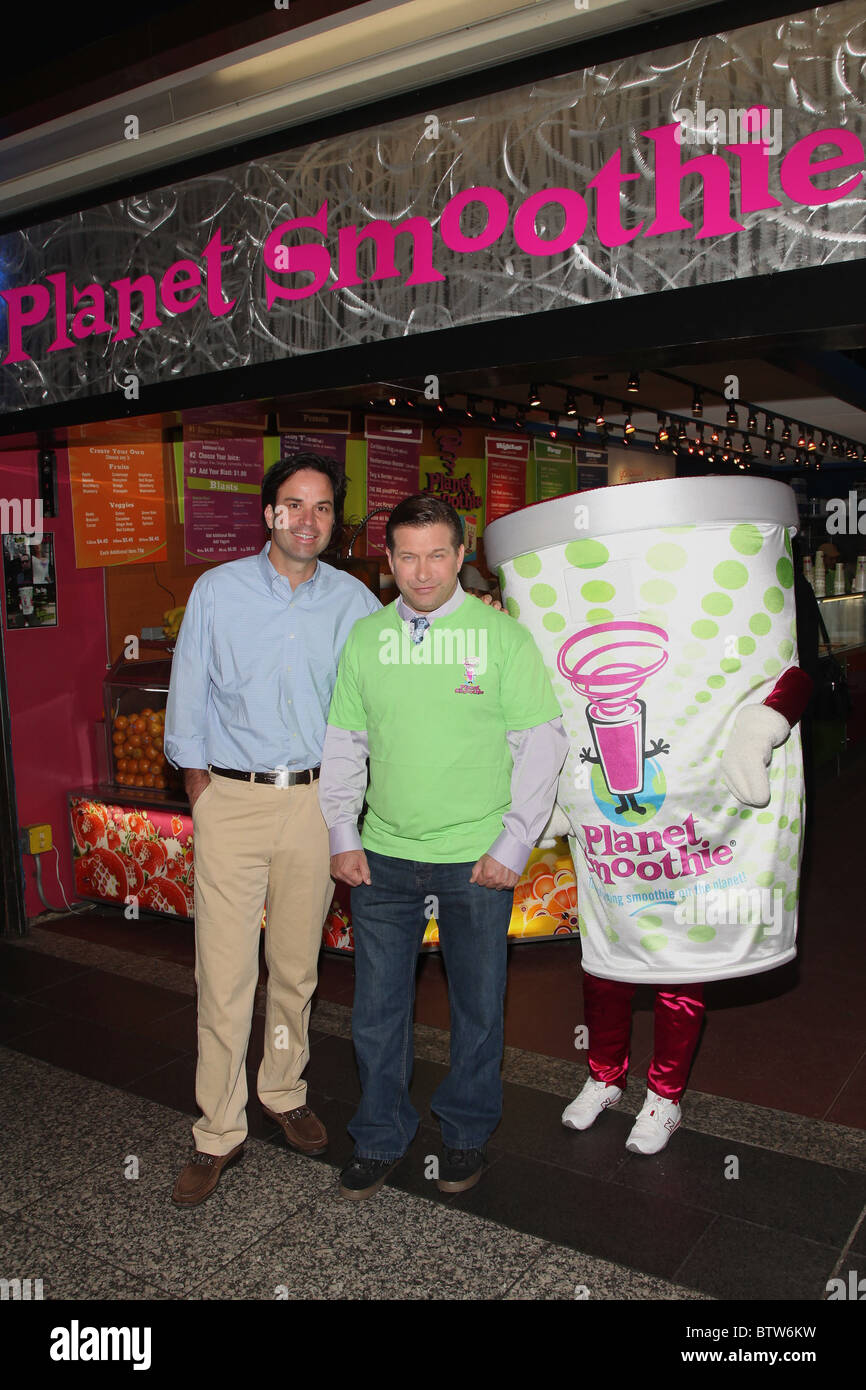 Planet Smoothie Grand Opening Stock Photo - Alamy