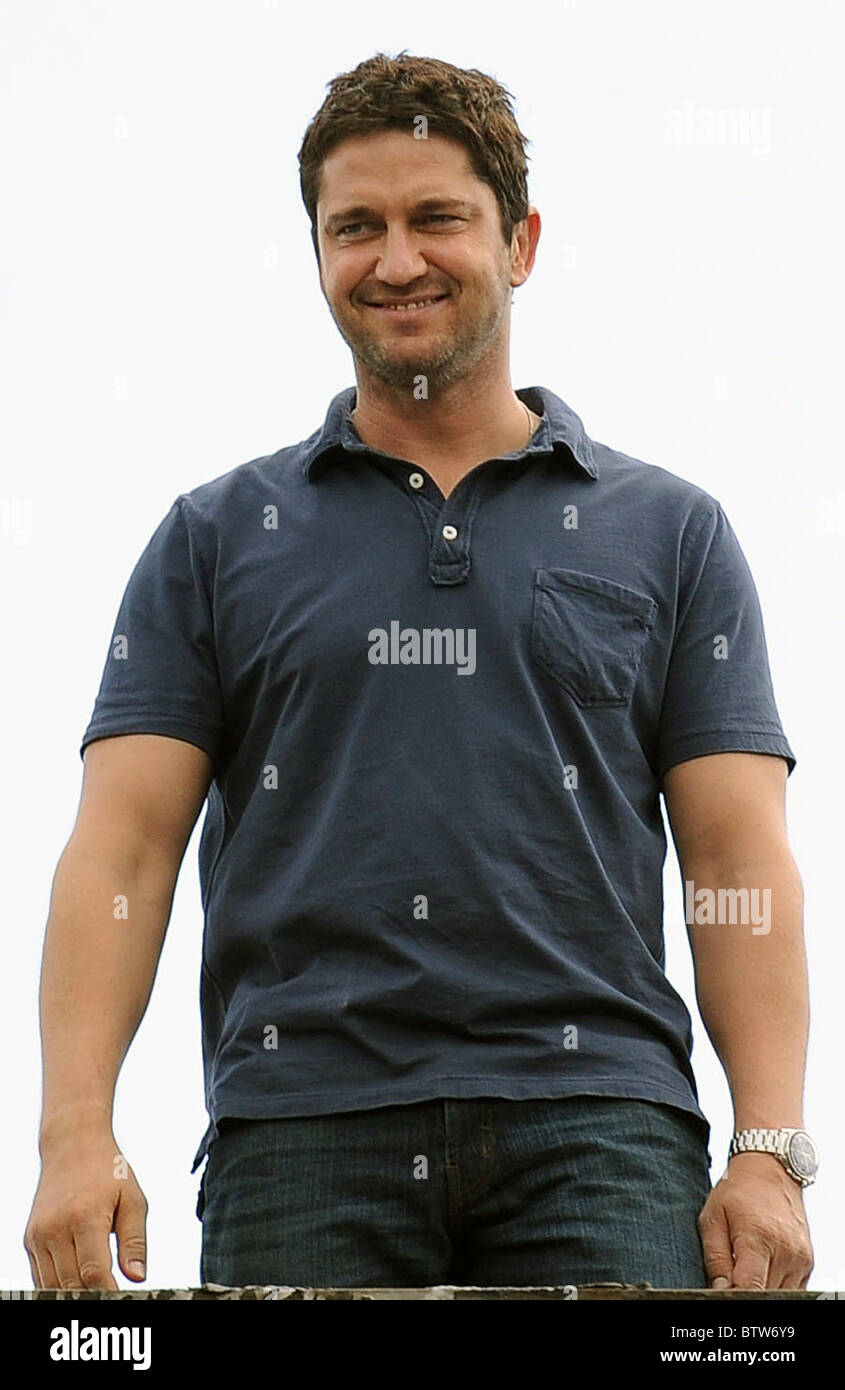 Gerard Butler on Film Shoot for BOUNTY in New York City Stock Photo - Alamy