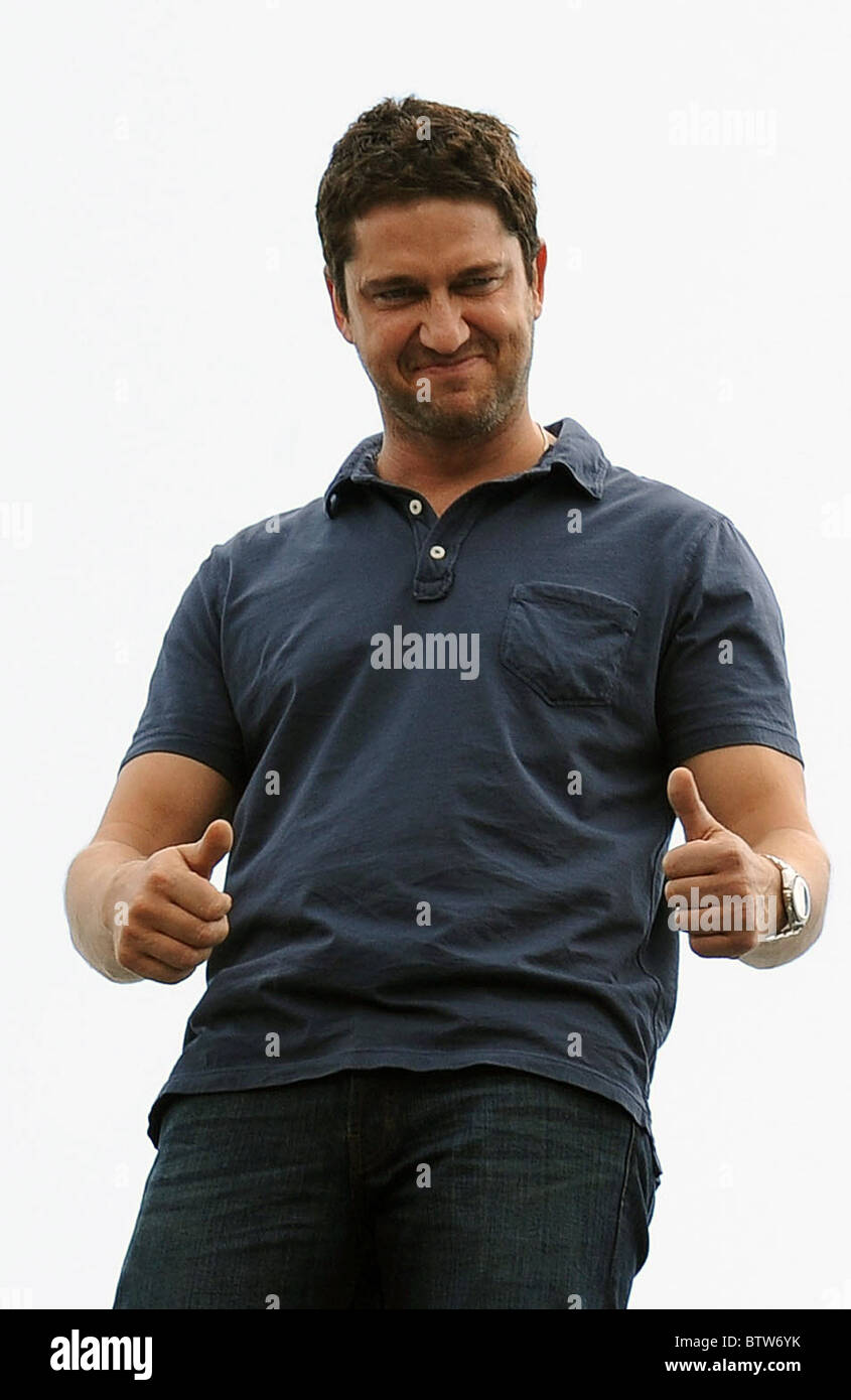 Gerard Butler on Film Shoot for BOUNTY in New York City Stock Photo - Alamy