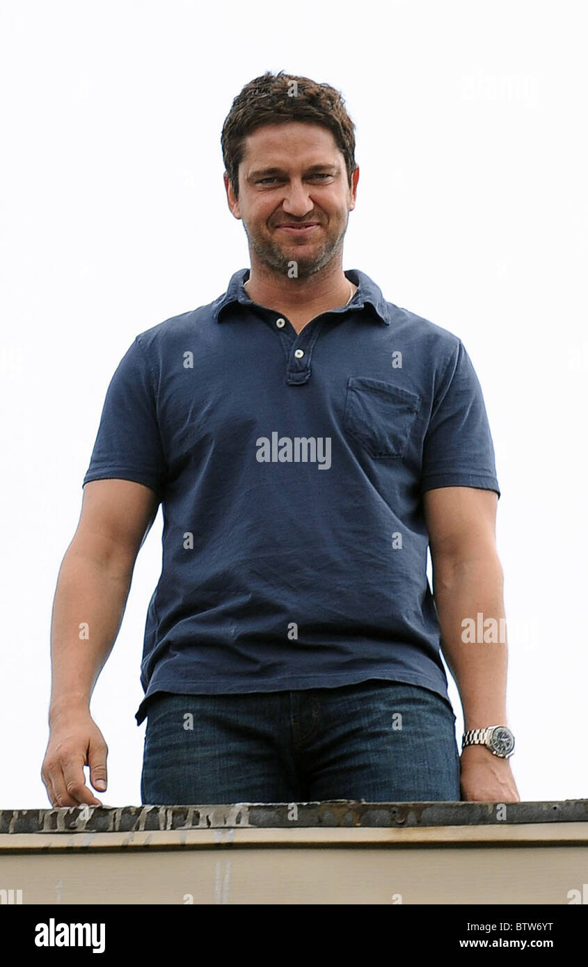 Gerard Butler on Film Shoot for BOUNTY in New York City Stock Photo - Alamy