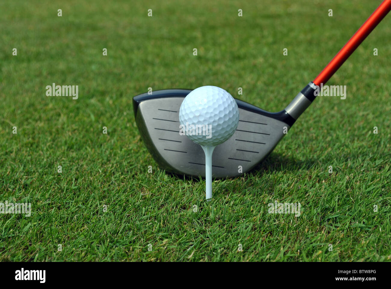 Tee off box hi-res stock photography and images - Alamy