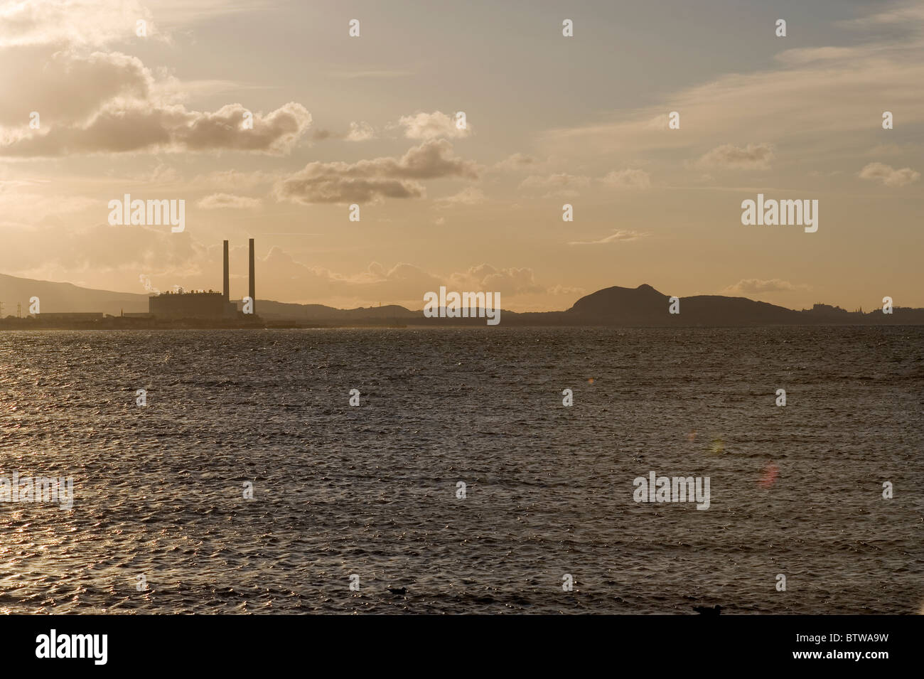 Cockenzie power station hi-res stock photography and images - Alamy