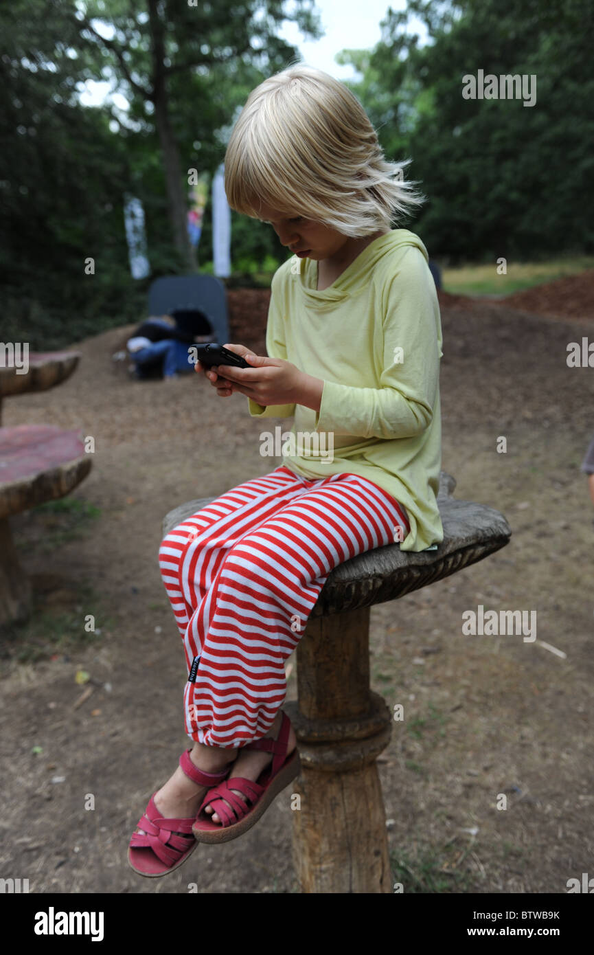 children using the apple iphone at kew gardens, london Stock Photo - Alamy