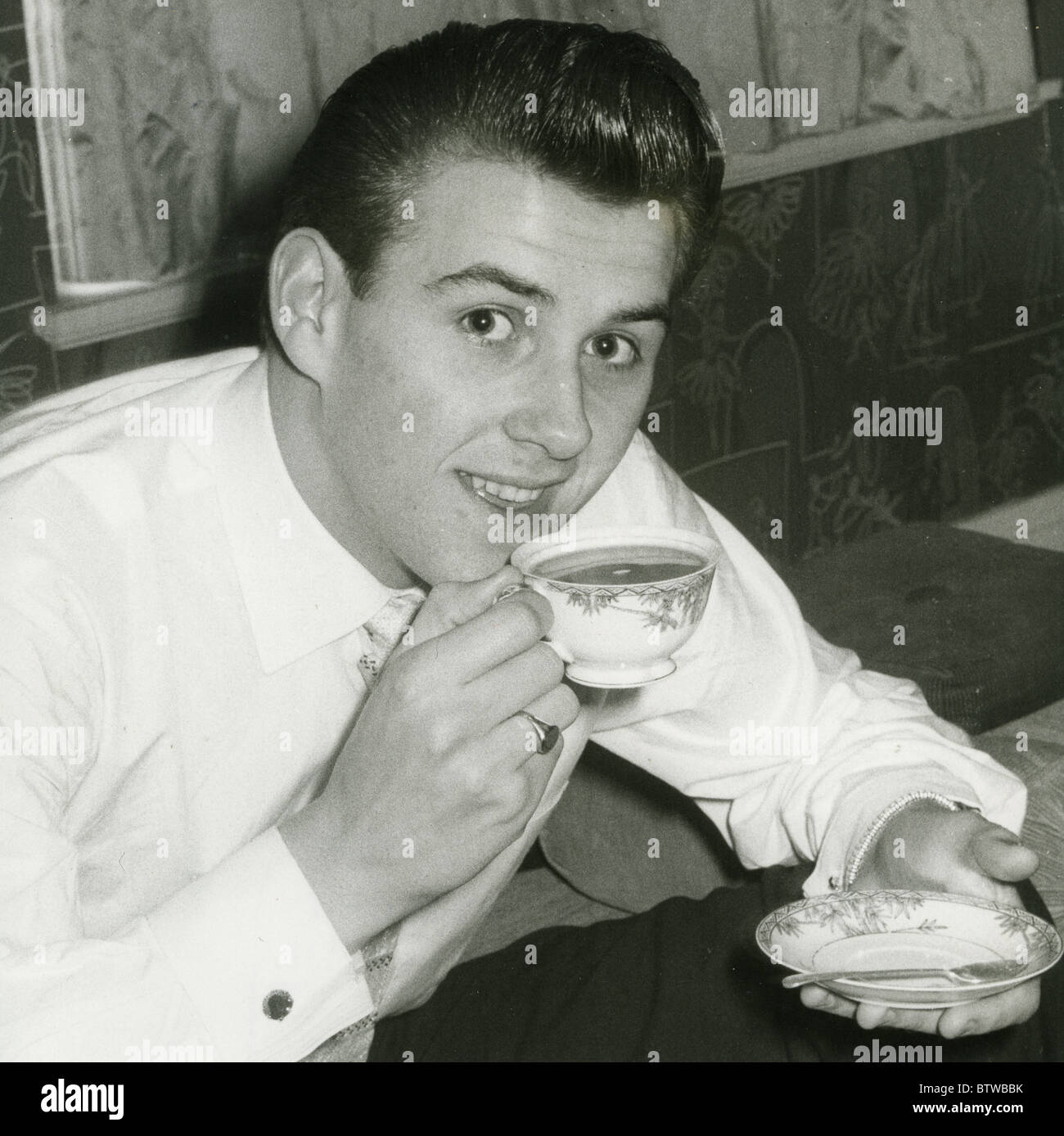 VINCE EAGER - UK rock singer at his London home in 1958 Stock Photo - Alamy