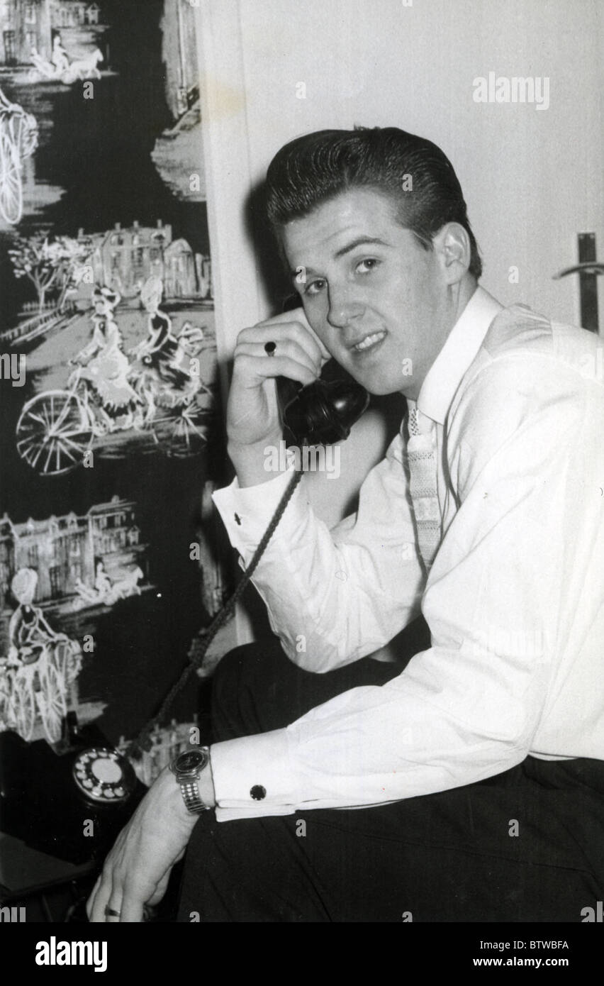 VINCE EAGER - UK rock singer at his London home in 1958 Stock Photo - Alamy