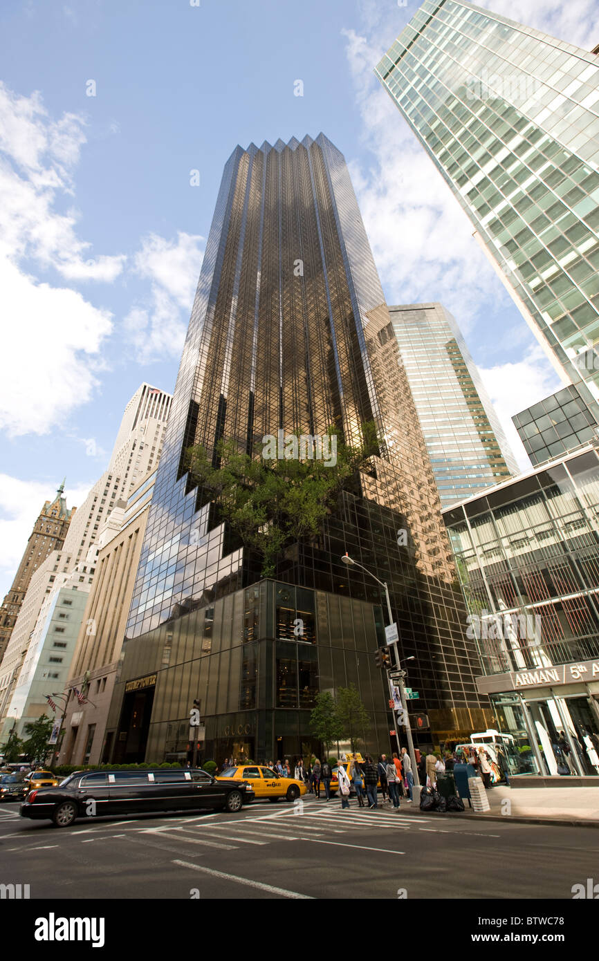 Trump tower new york outside design hi-res stock photography and images ...