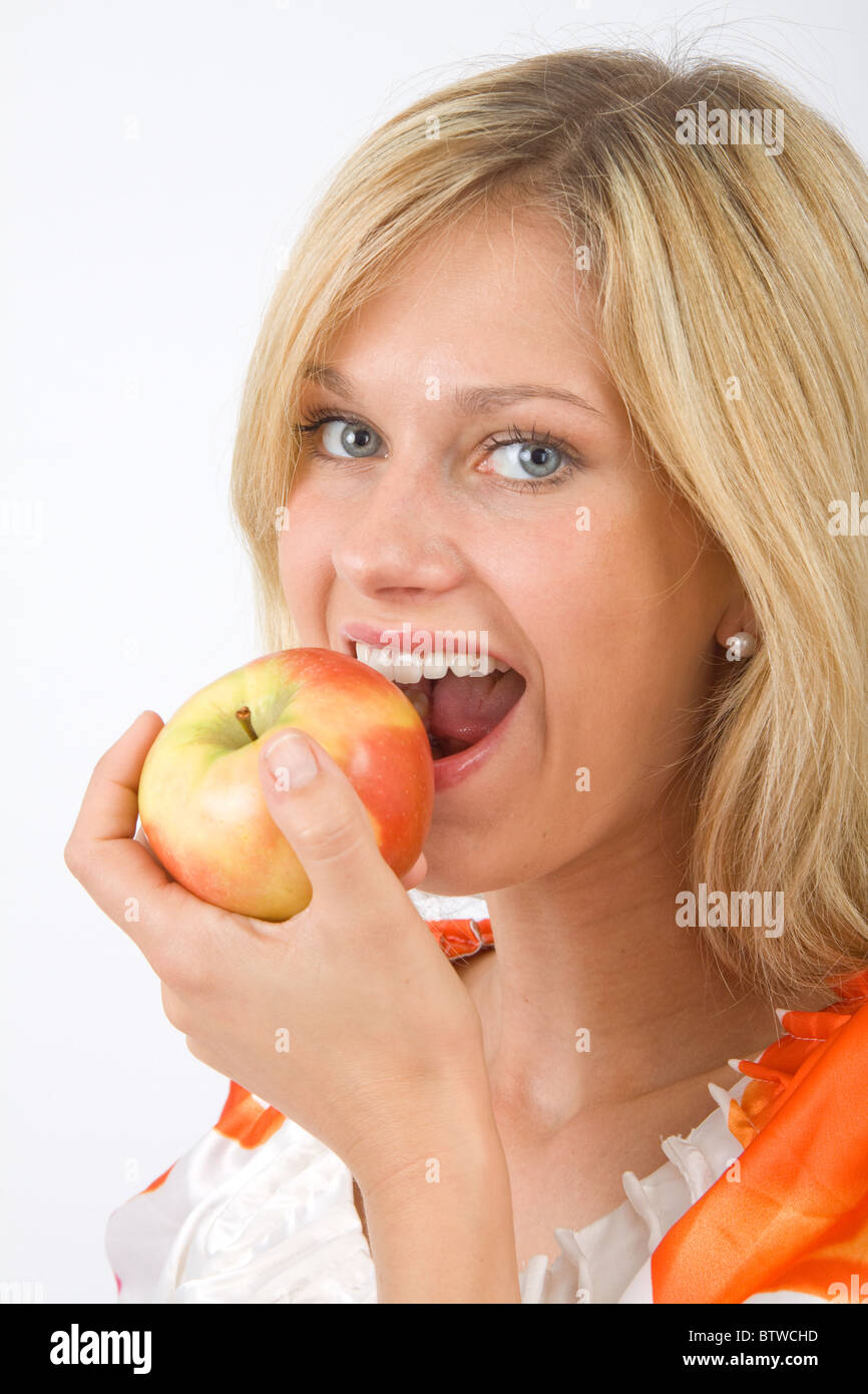 woman eating an apple Stock Photo - Alamy