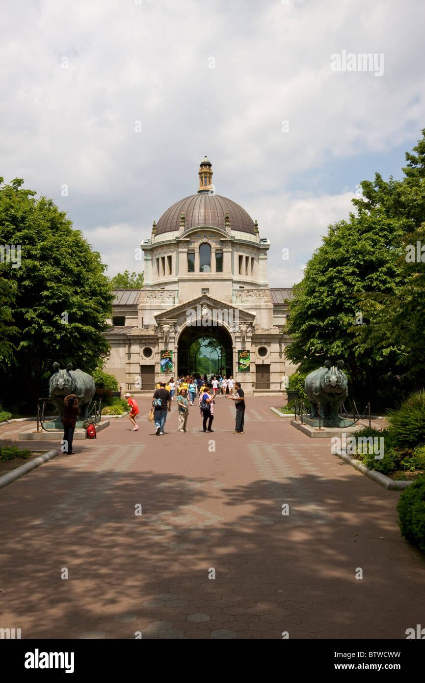 Zoo Center at the Bronx Zoo Stock Photo - Alamy