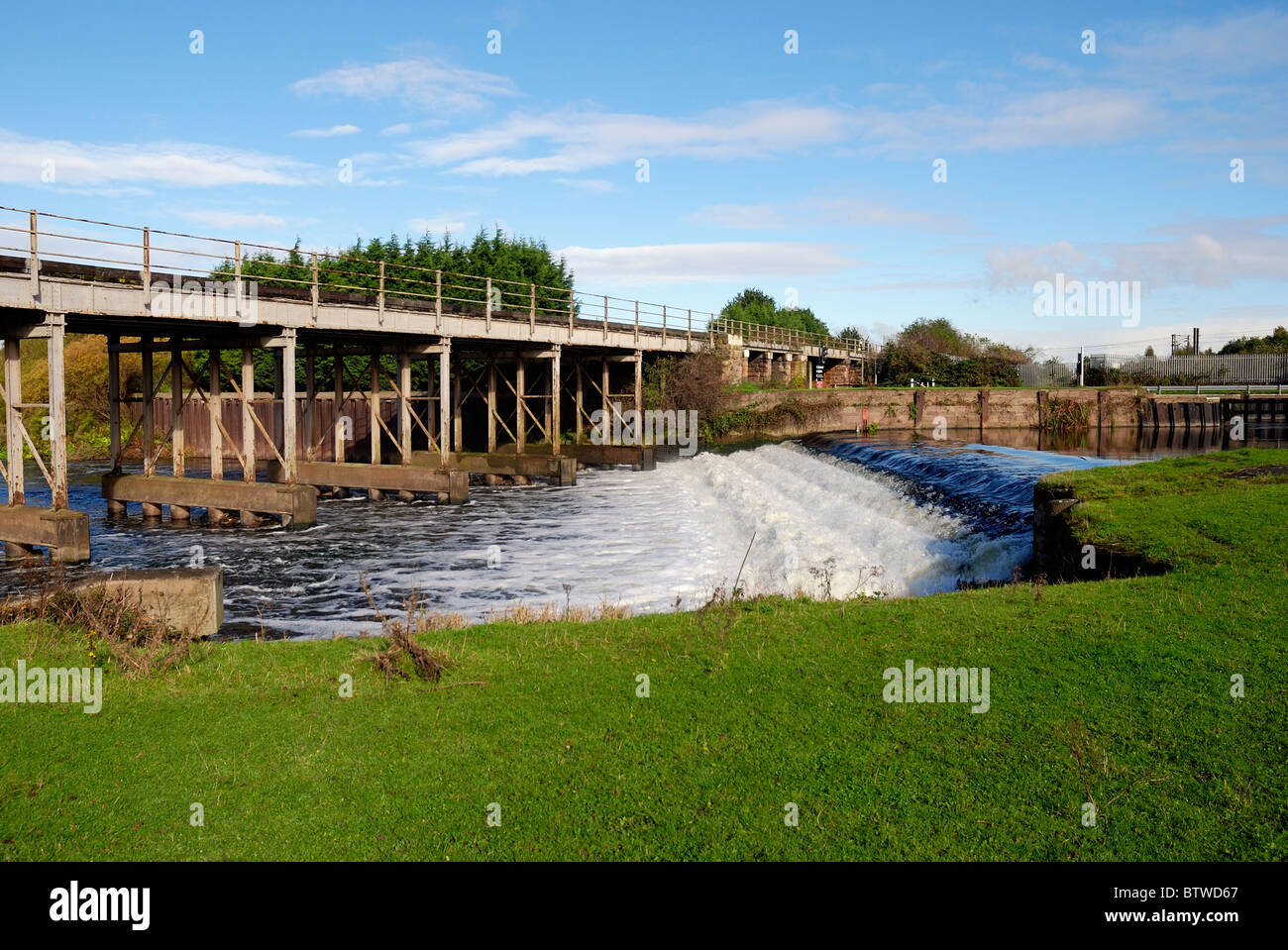 nether lock weir newark on trent nottinghamshire england uk Stock Photo ...
