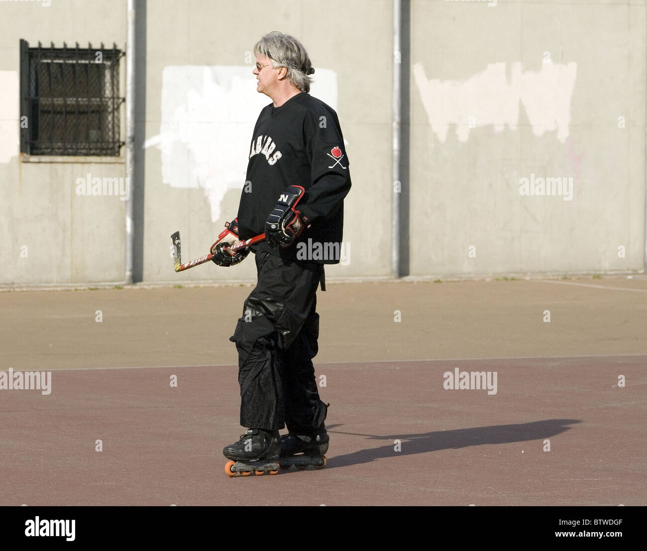 Tim Robbins Plays Hockey in New York City's West Village Neighborhood ...
