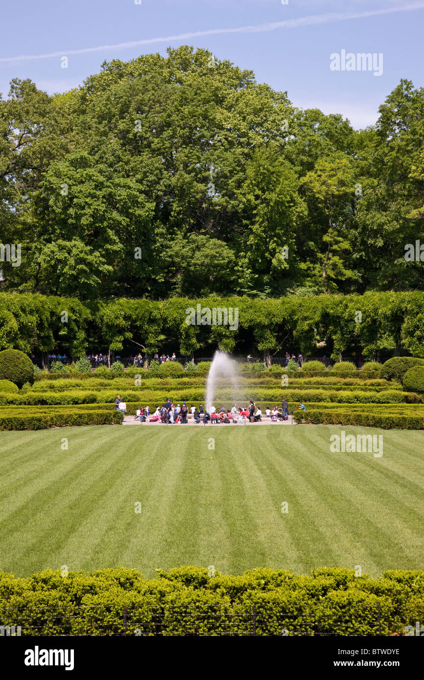 Quadrant garden hi-res stock photography and images - Alamy