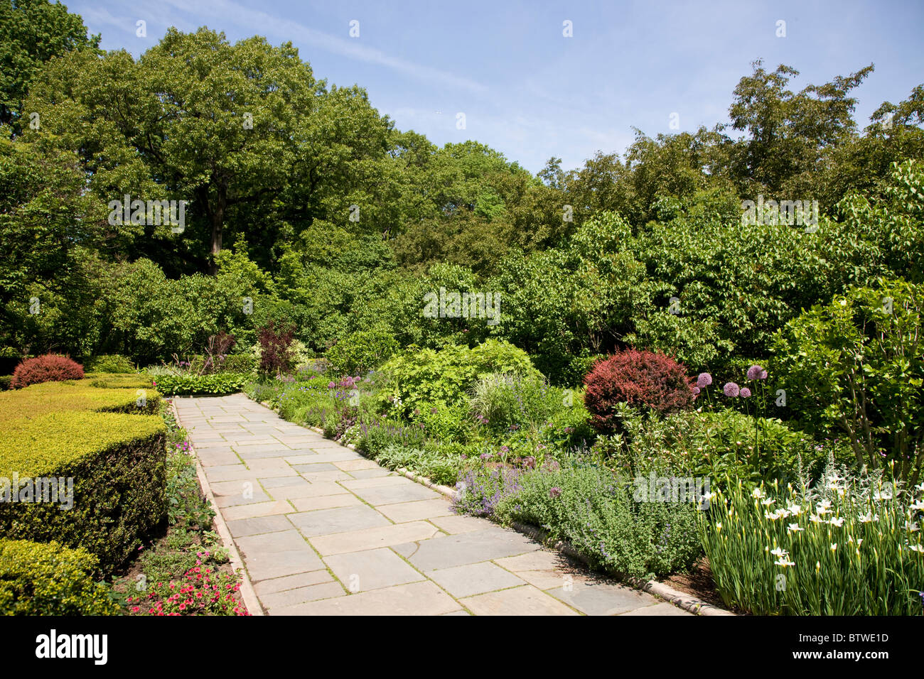 Quadrant garden hi-res stock photography and images - Alamy