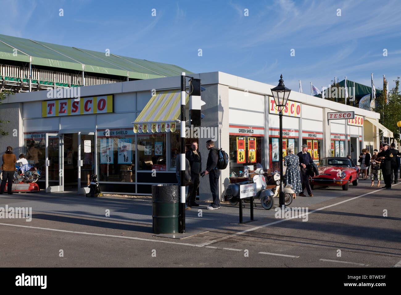 Corner shop 1960s hi-res stock photography and images - Alamy