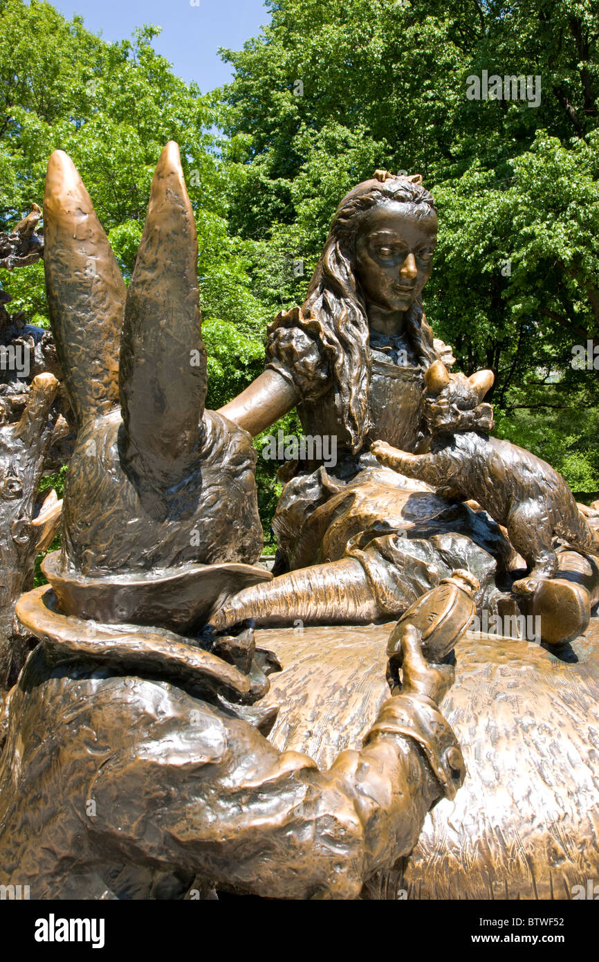 Alice in Wonderland statue at Mid Park Quadrant in Central Park Stock ...