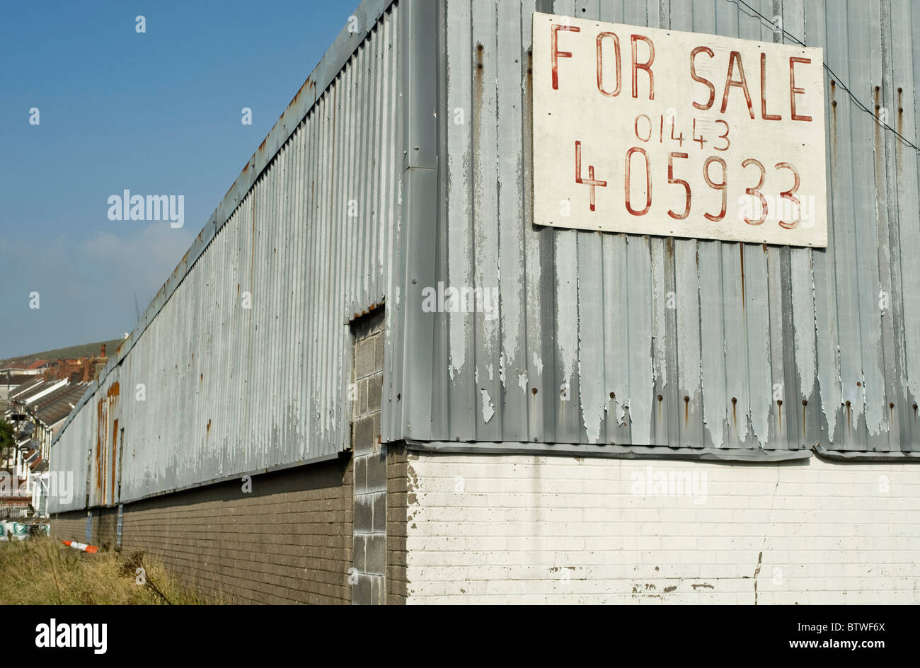 Factory closed sign hi-res stock photography and images - Alamy