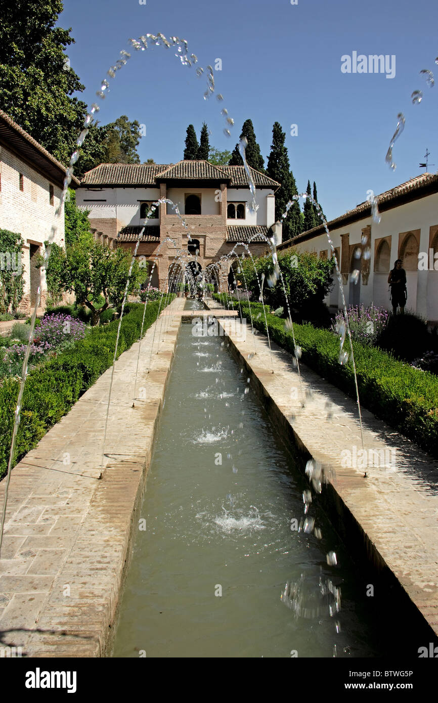 The alhambra water fountains hi-res stock photography and images - Alamy