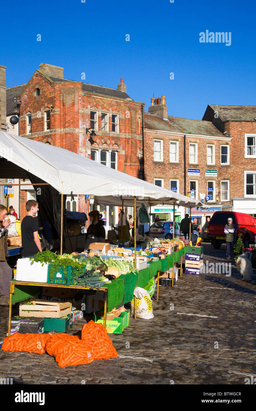 Saturday Market Richmond North Yorkshire England Stock Photo - Alamy