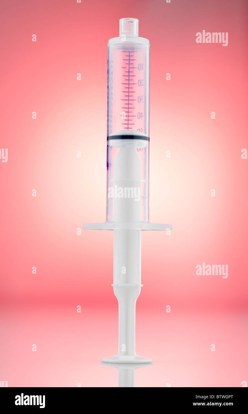 Syringe hi-res stock photography and images - Alamy