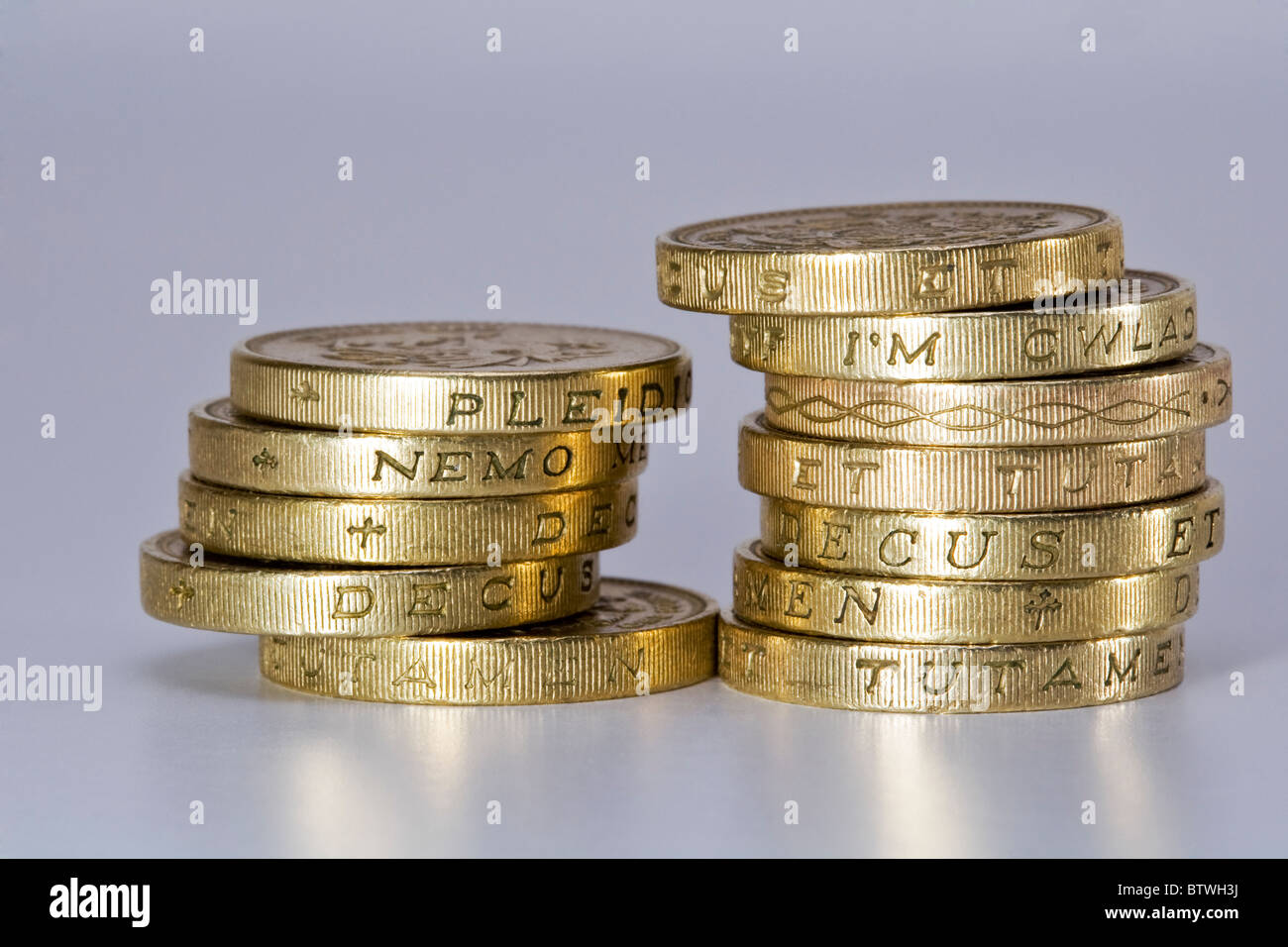 Stack / Pile of One Pound coins Stock Photo - Alamy