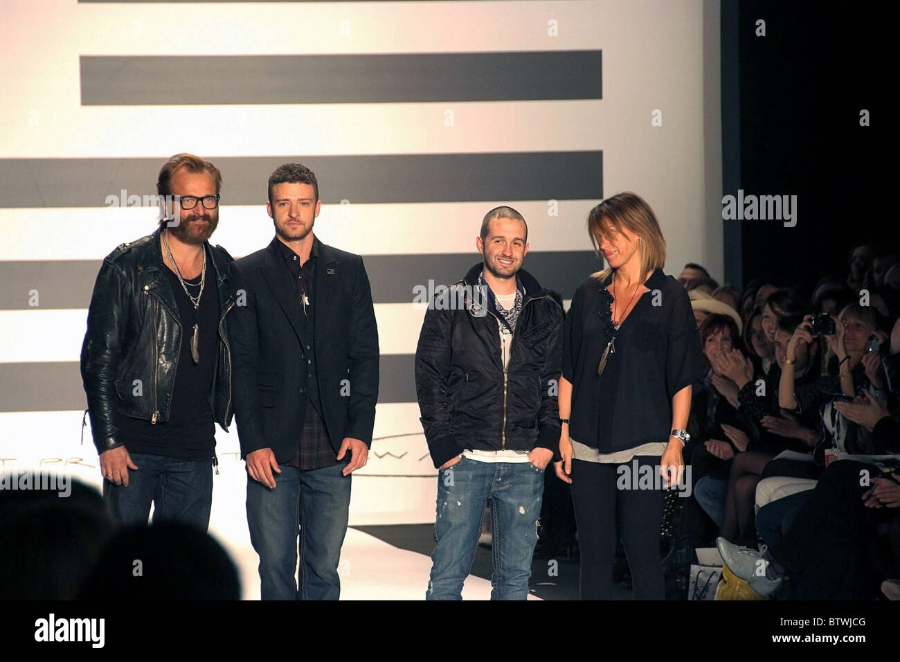 WILLIAM RAST Fall 2009 Collection Fashion Show Stock Photo - Alamy