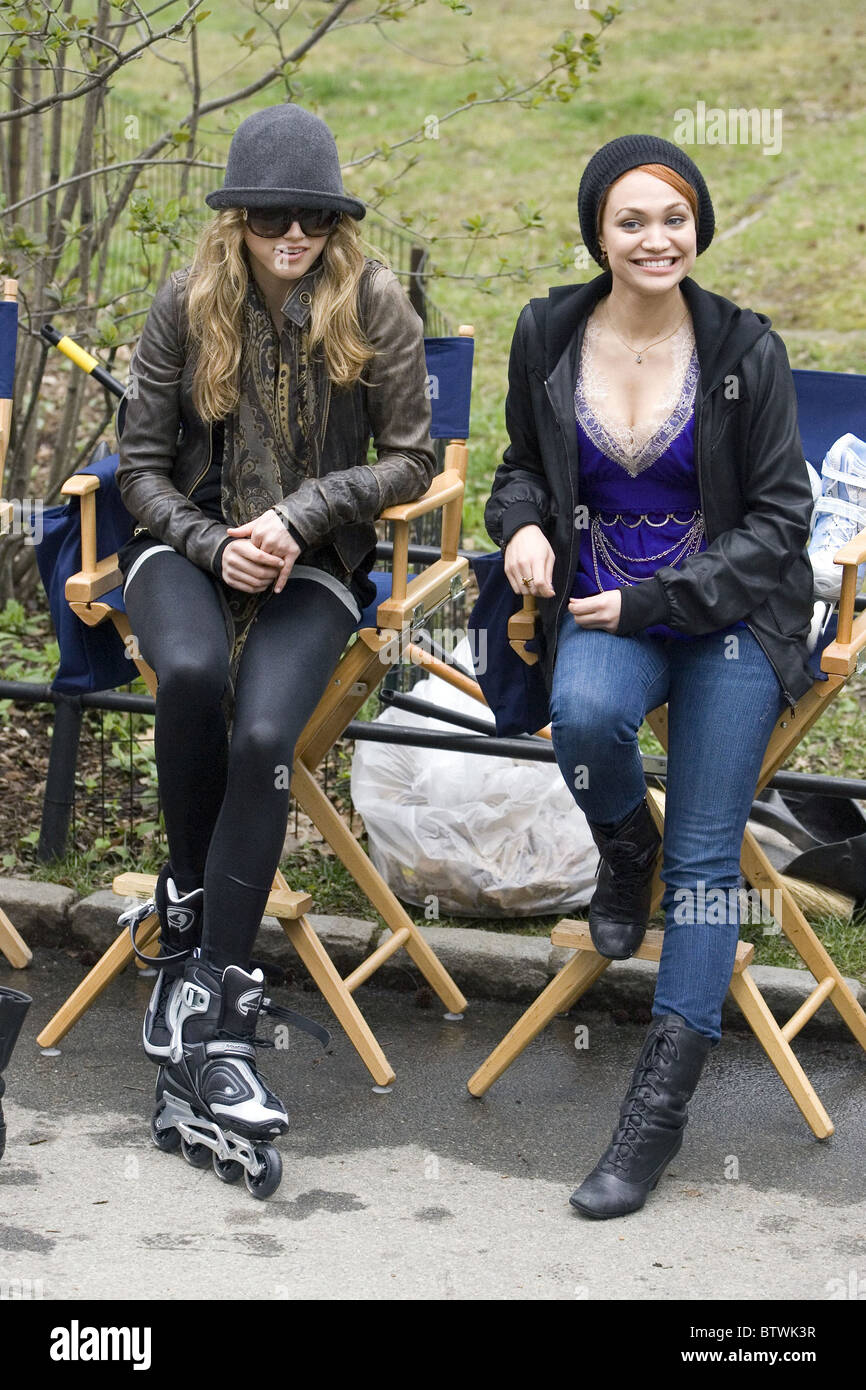 Cast of TWELVE On Location in Central Park Stock Photo - Alamy