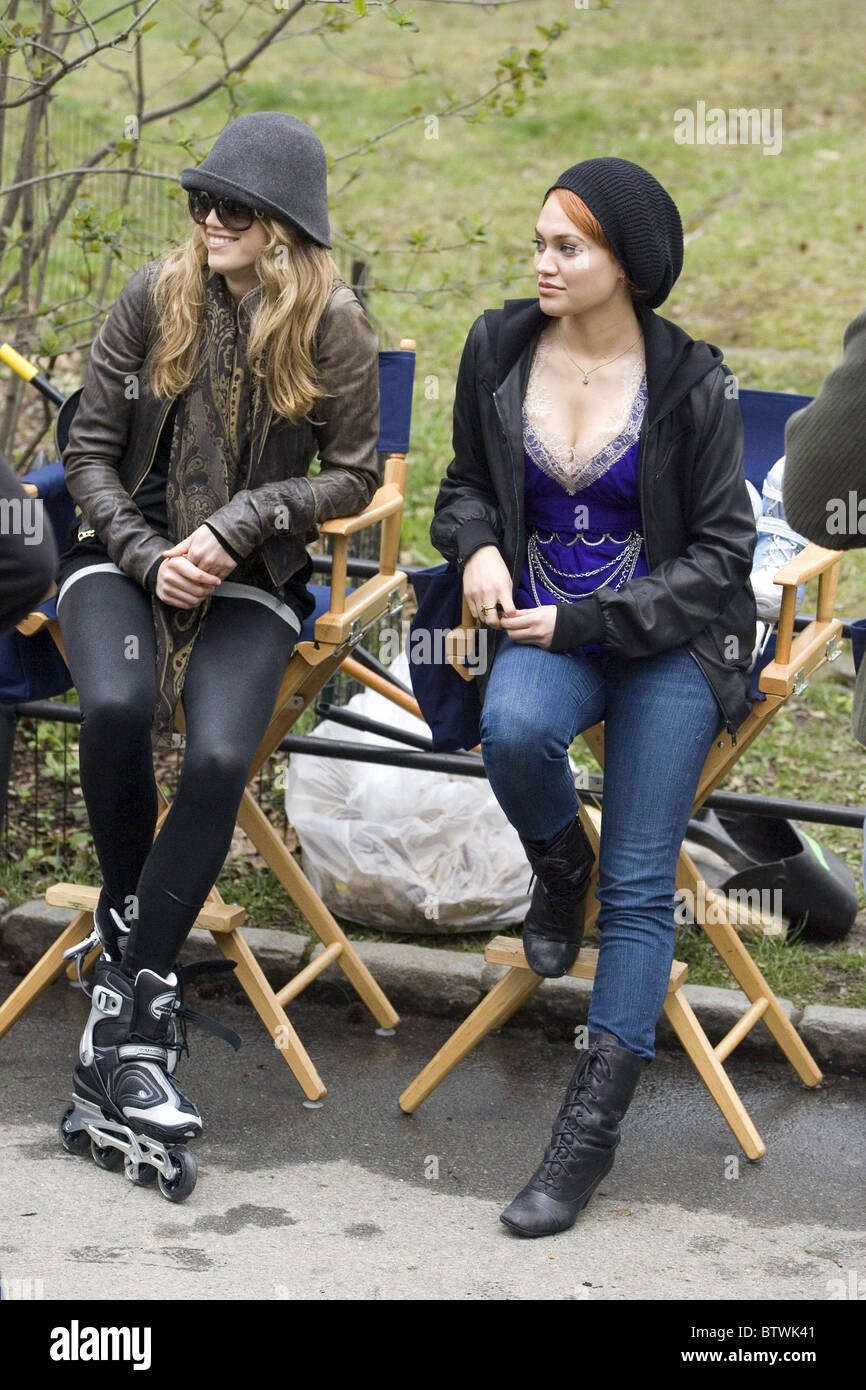 Cast of TWELVE On Location in Central Park Stock Photo - Alamy