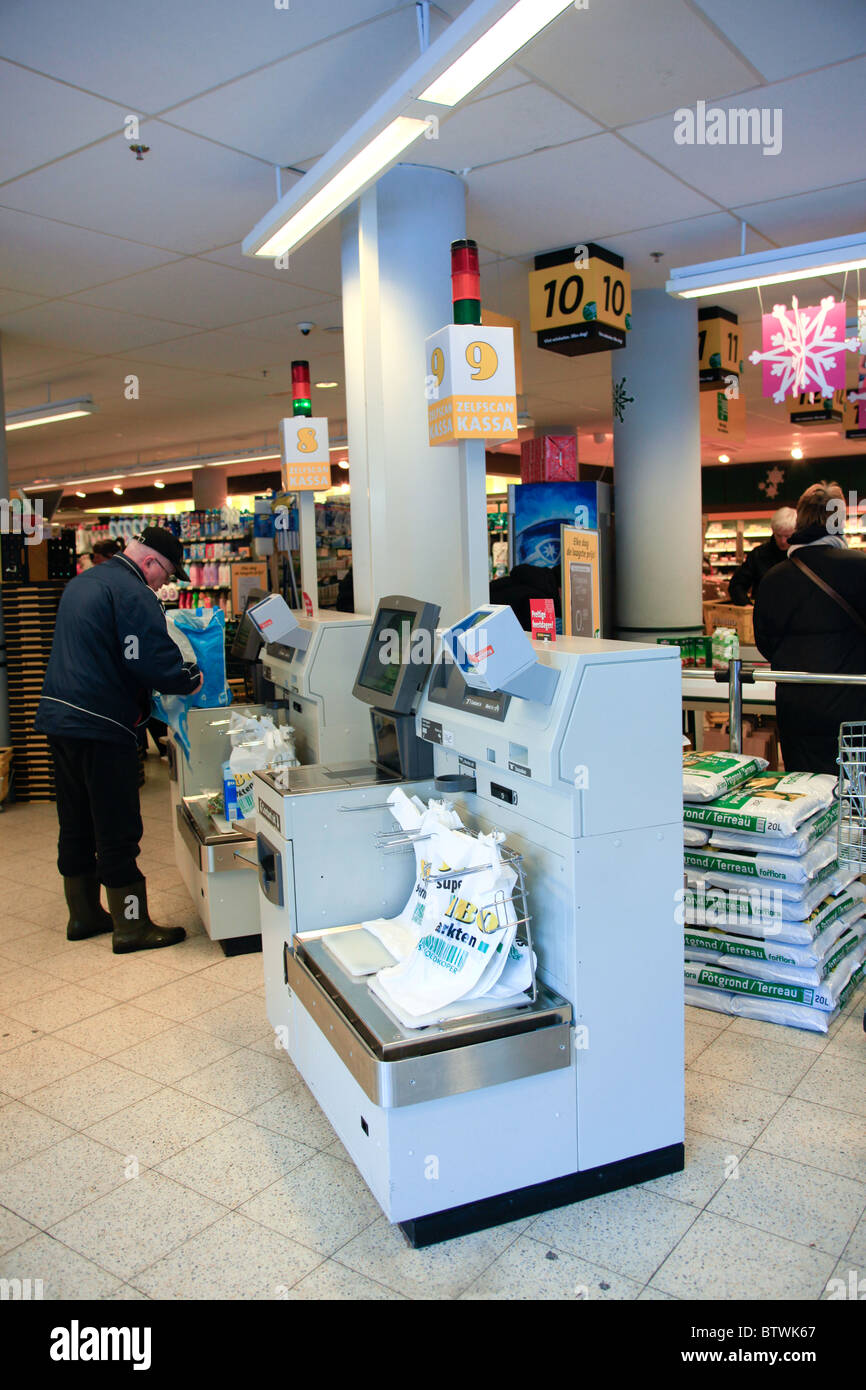 Man at self scan check out at a supermarket Stock Photo - Alamy