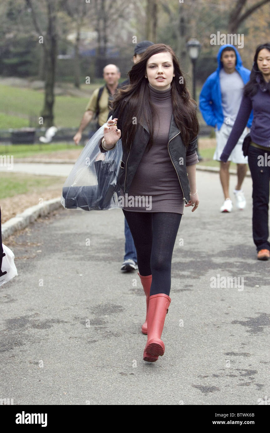 Cast of TWELVE On Location in Central Park Stock Photo - Alamy