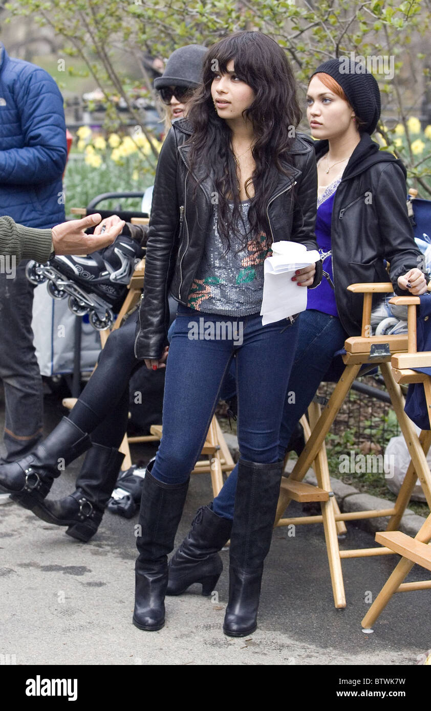 Cast of TWELVE On Location in Central Park Stock Photo - Alamy