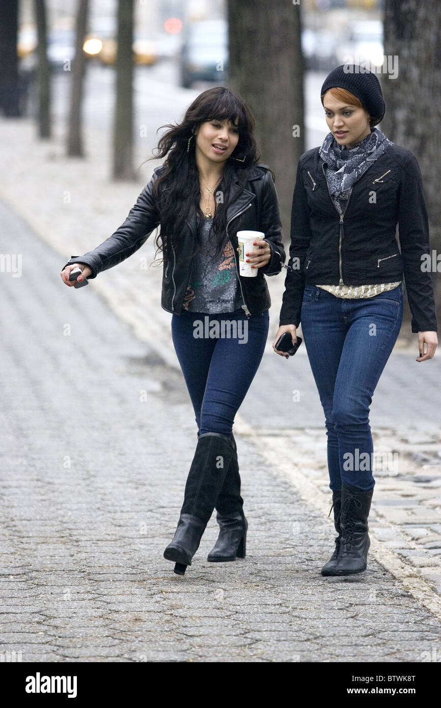 Cast of TWELVE On Location in Central Park Stock Photo - Alamy