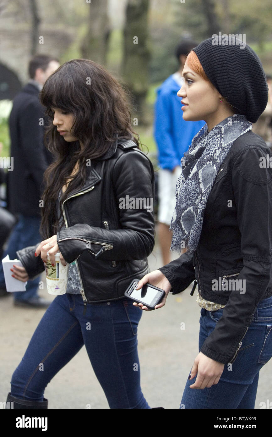 Cast of TWELVE On Location in Central Park Stock Photo - Alamy