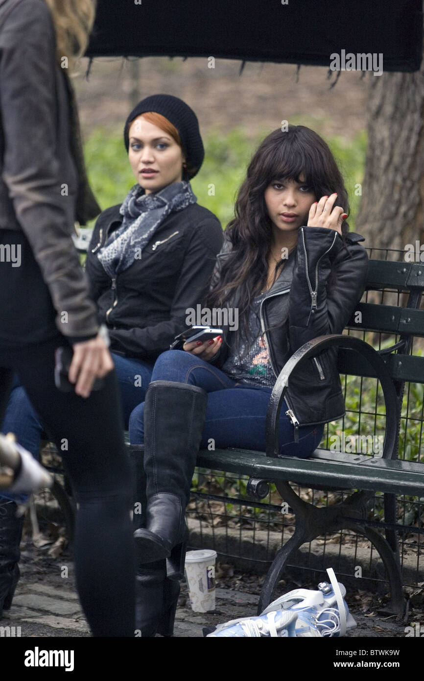 Cast of TWELVE On Location in Central Park Stock Photo - Alamy