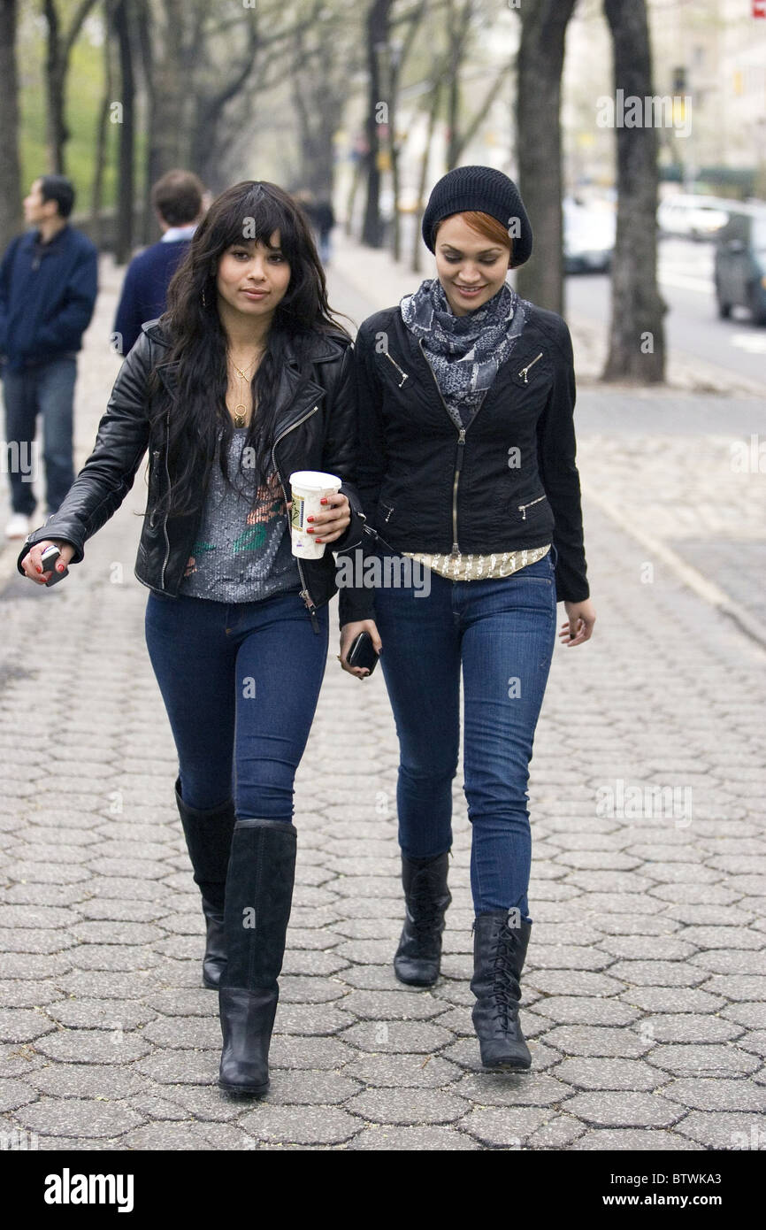 Cast of TWELVE On Location in Central Park Stock Photo - Alamy
