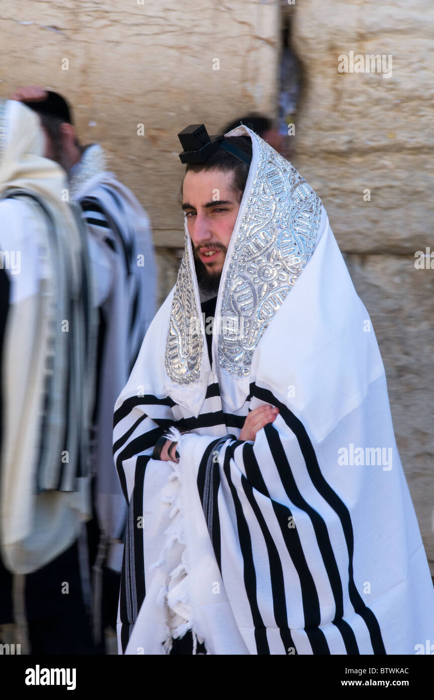 Hassidic jew in prayer hi-res stock photography and images - Alamy