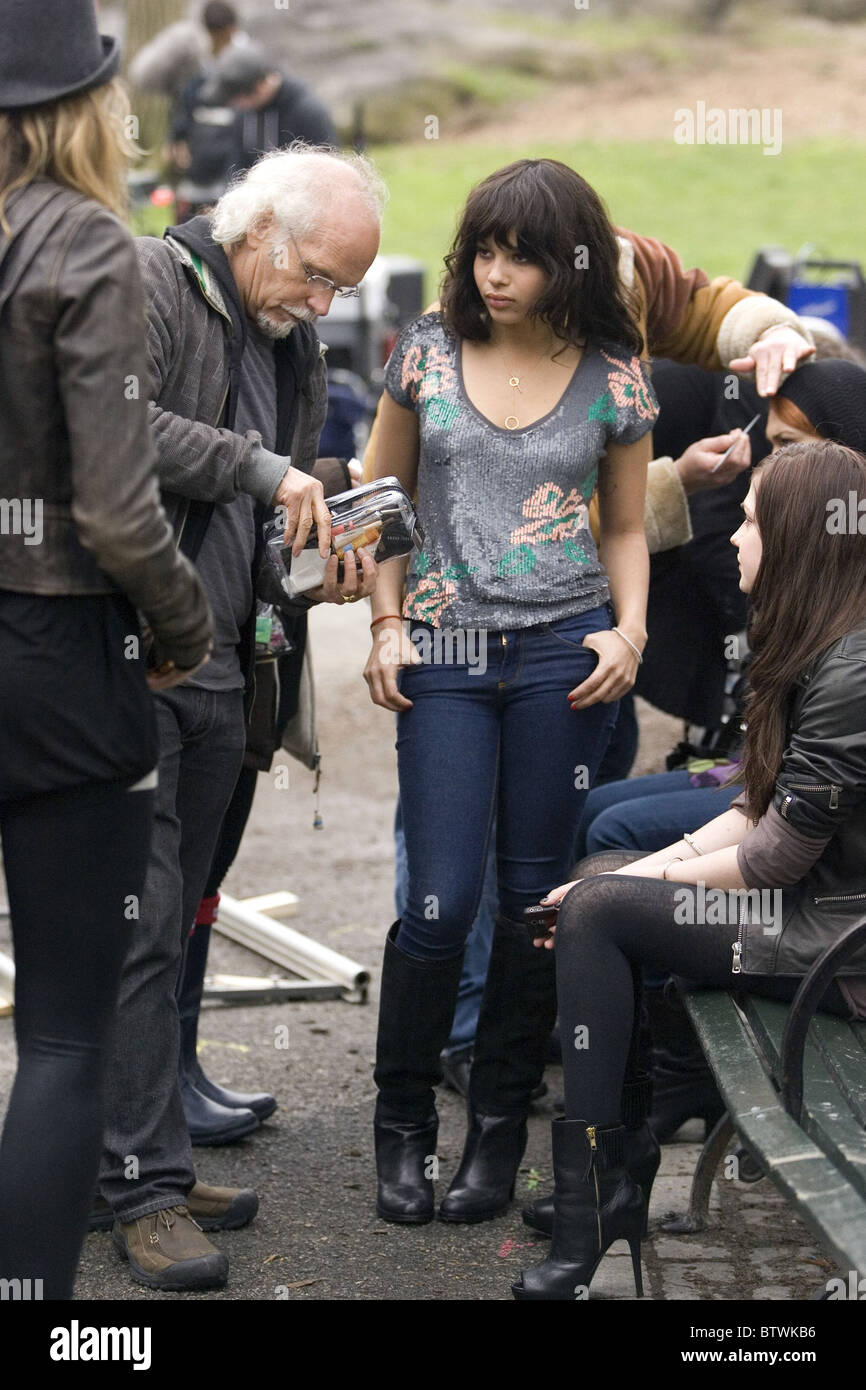 Cast of TWELVE On Location in Central Park Stock Photo - Alamy