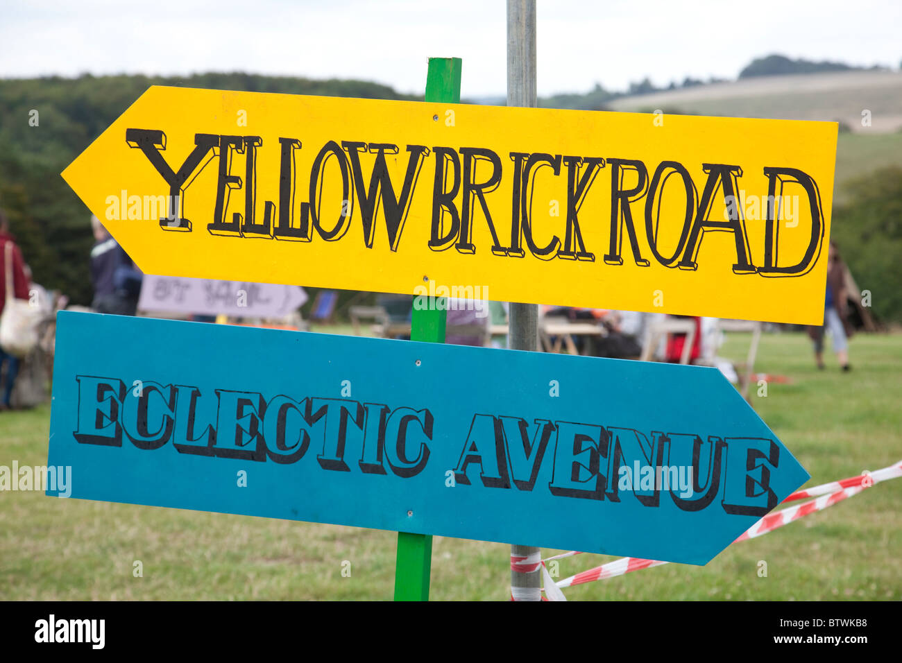 Avenue signs hi-res stock photography and images - Alamy