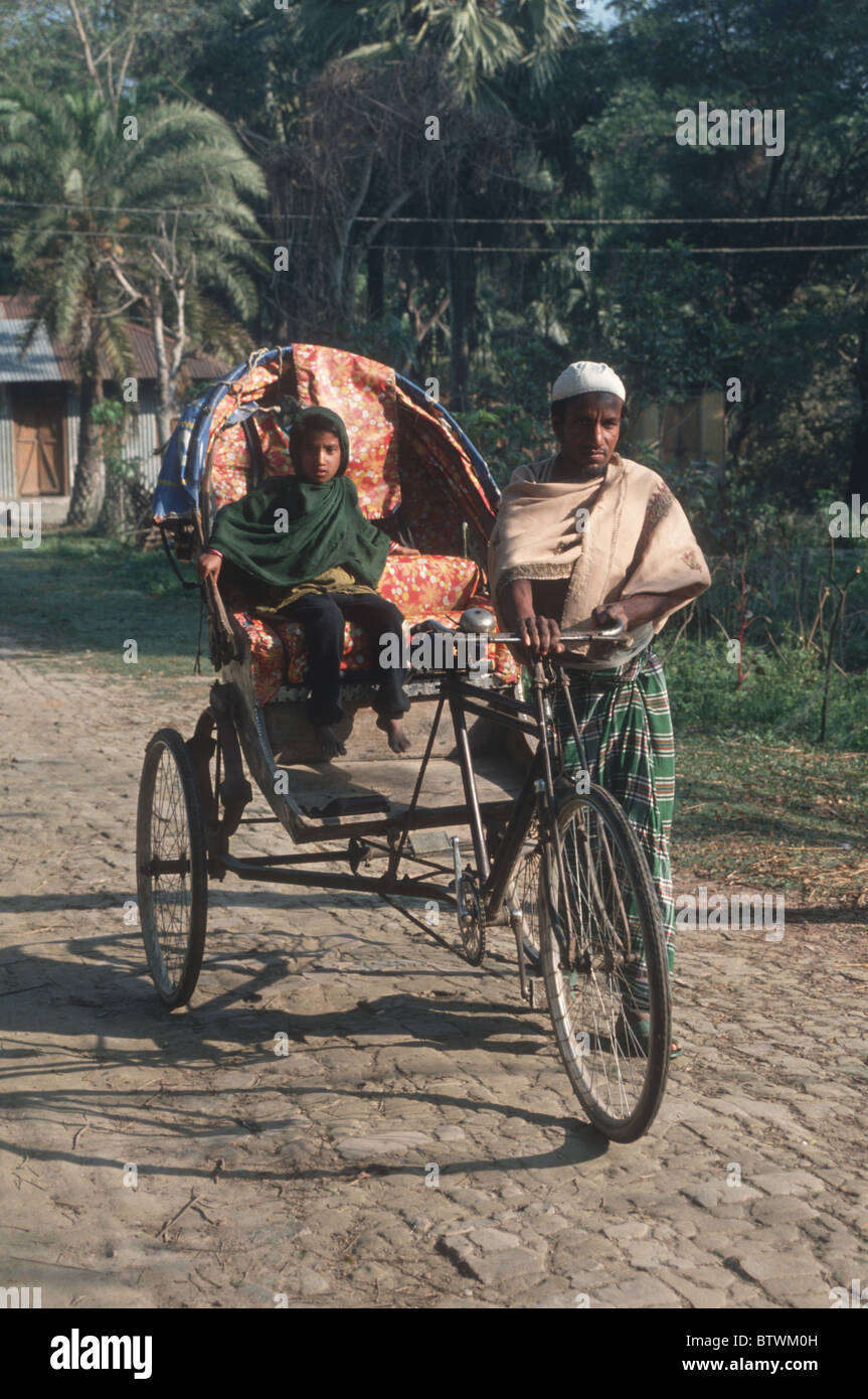 BANGLADESH RICKSHAW DRIVER TAKING CHILD TO SCHOOL IN KHULNA Stock Photo ...