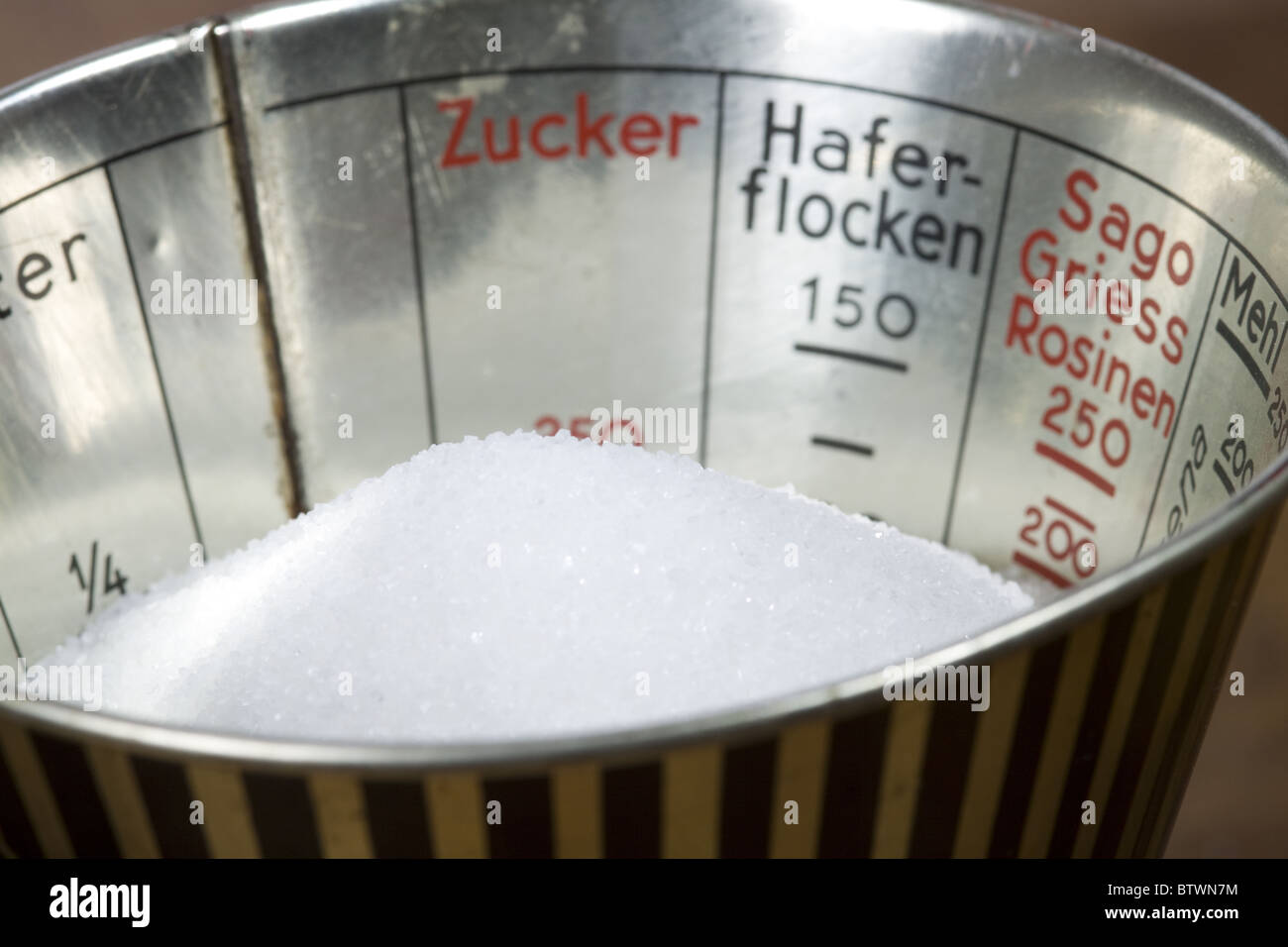 Measuring cup with sugar Stock Photo - Alamy