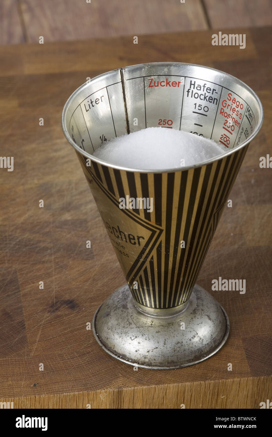 Measuring cup sugar hi-res stock photography and images - Alamy