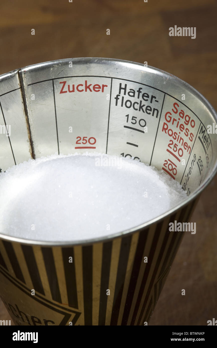 Measuring cup sugar hi-res stock photography and images - Alamy