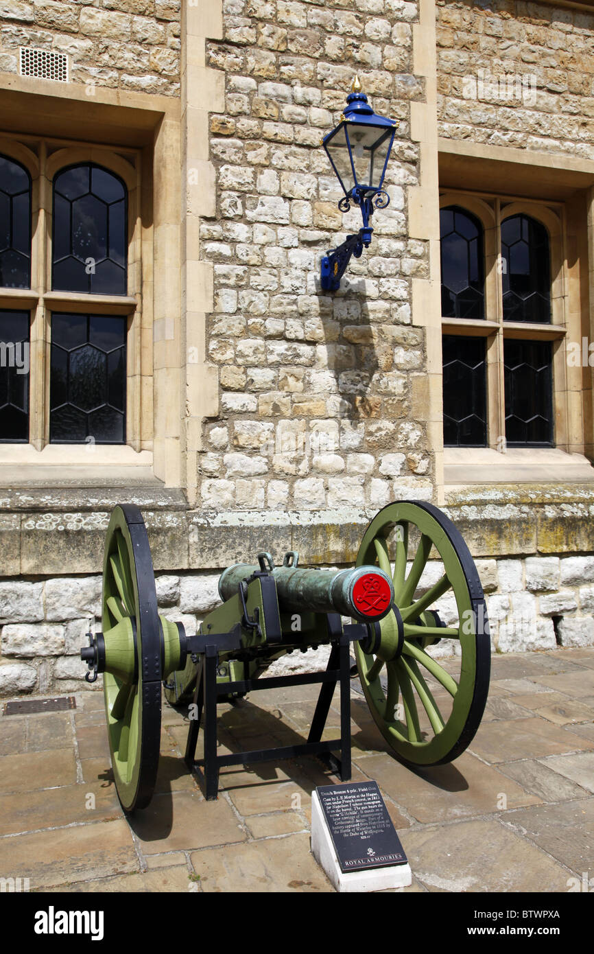 GREEN 6 POUNDER FIELD GUN TOWER OF LONDON ENGLAND LONDON ENGLAND TOWER ...