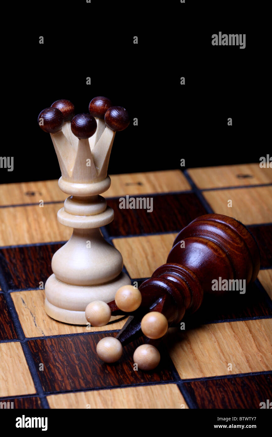 Two queens on a chess board. Isolated on black Stock Photo - Alamy