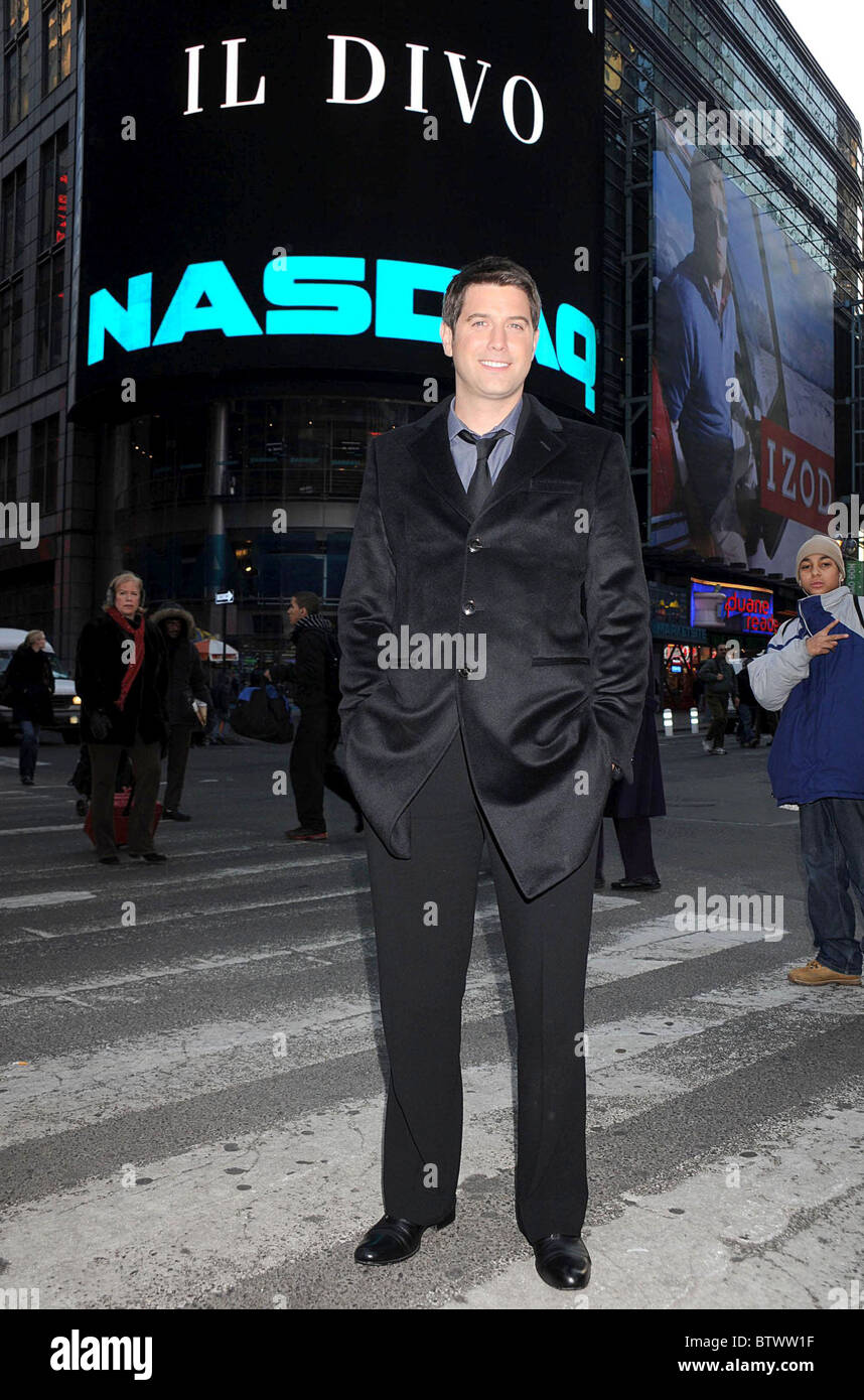 NASDAQ Stock Market Closing Bell Ringing by IL DIVO Stock Photo - Alamy