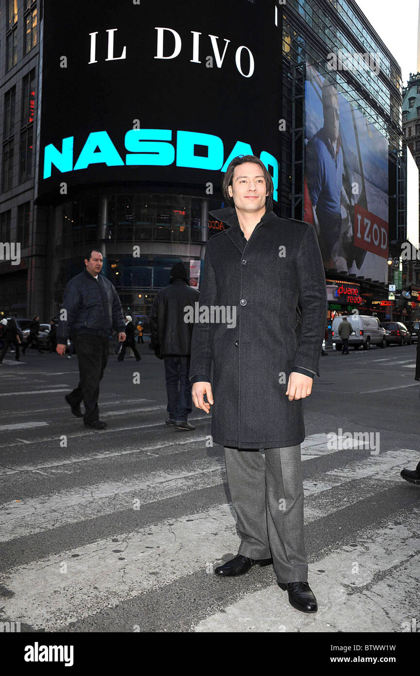 NASDAQ Stock Market Closing Bell Ringing by IL DIVO Stock Photo - Alamy