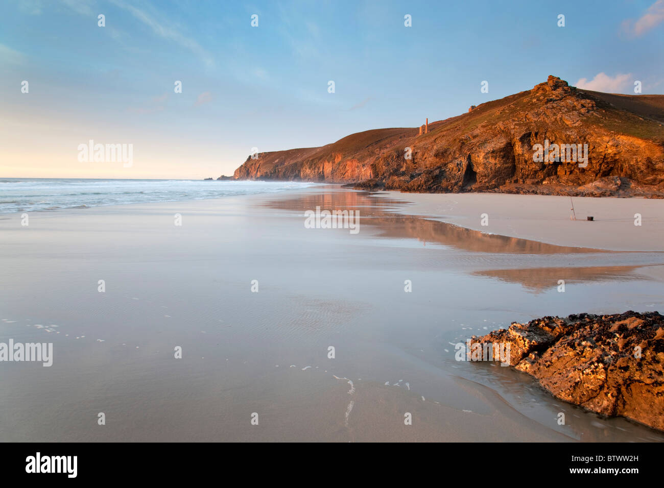 Cornwall engine house sunset hi-res stock photography and images - Alamy