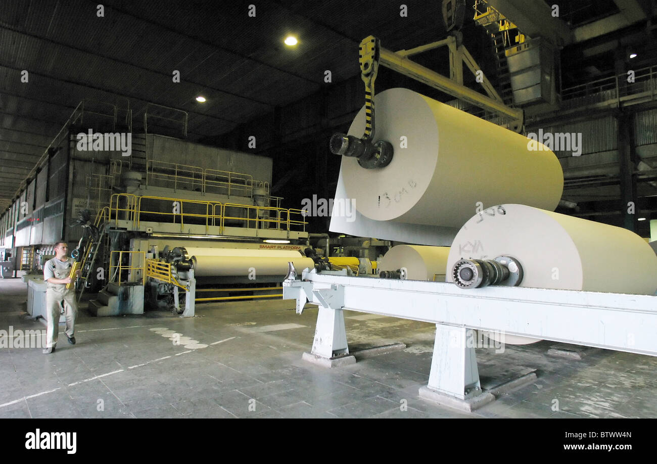 Old paper cutting machine hi-res stock photography and images - Alamy