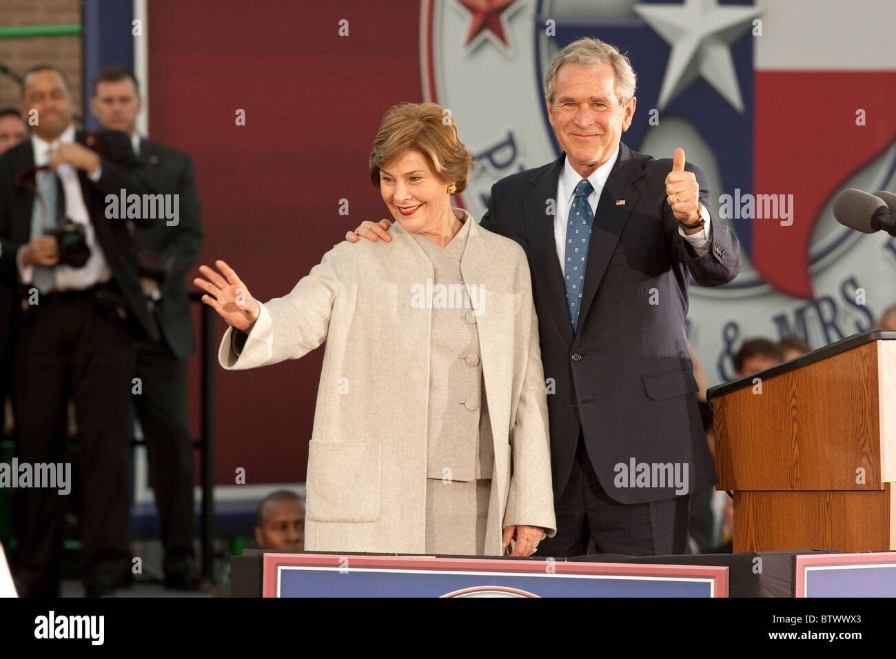 Former Pres. George W. Bush and wife Laura are greeted by 20,000 well ...